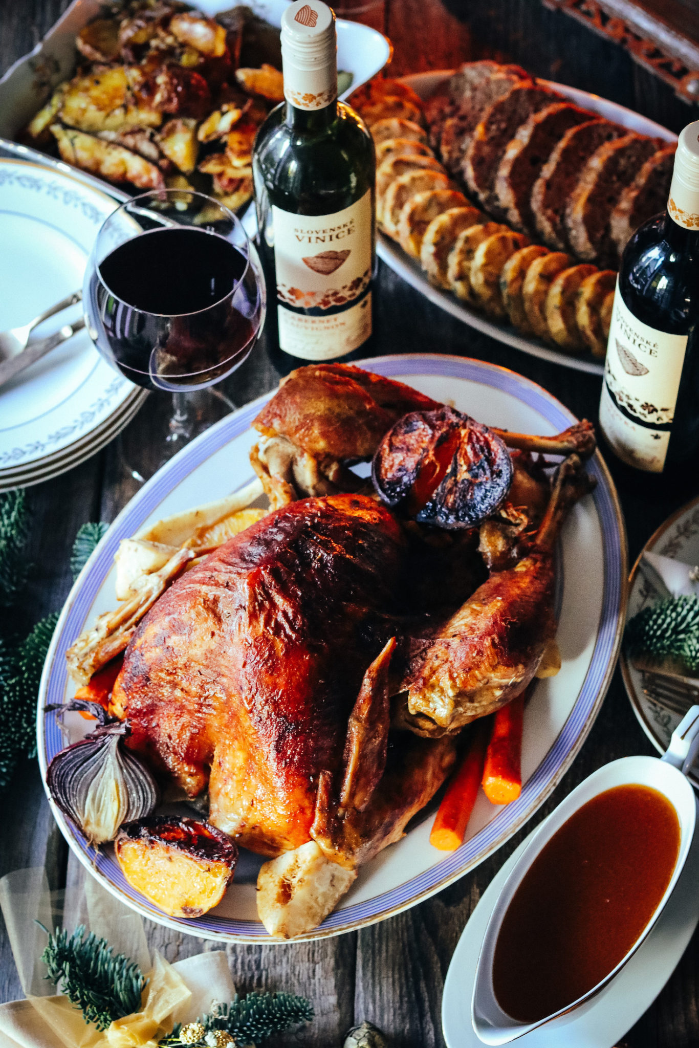 Pečený moriak s plnkou a omáčkou gravy - recept od Coolinári | food blog